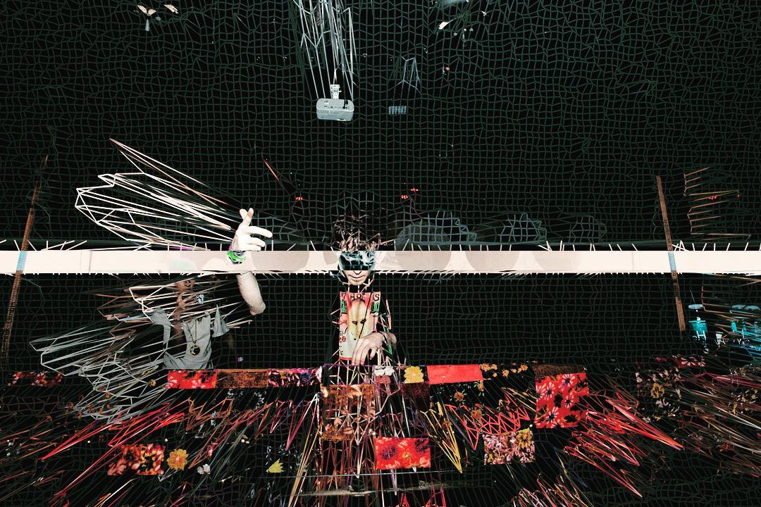Nitepunk se inventa su propio bass en "Red Turbulence" – Loud Cave